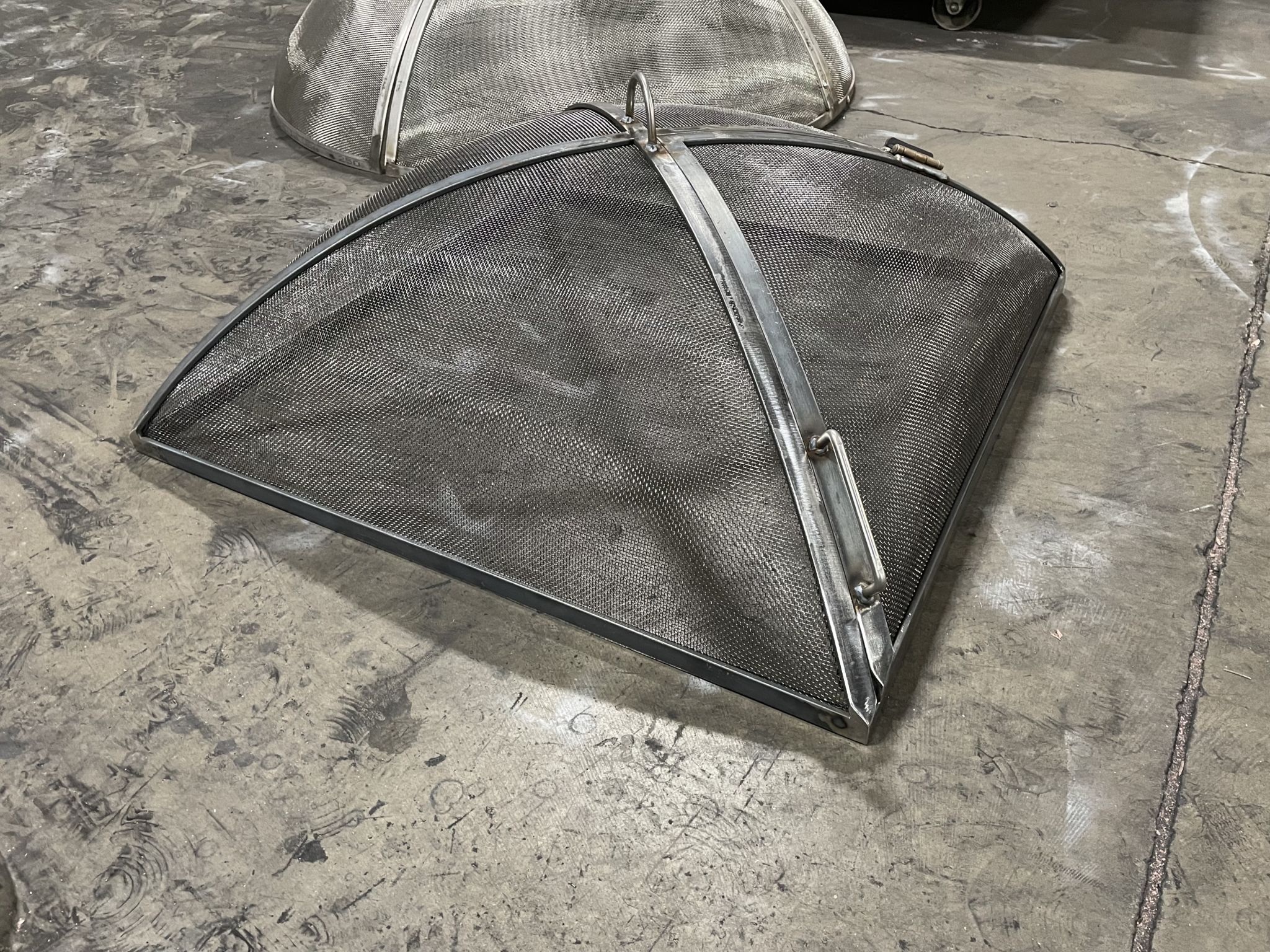 Low Profile Fire Pit Screen (Up To 48″ Per Side) – Durable & Safe